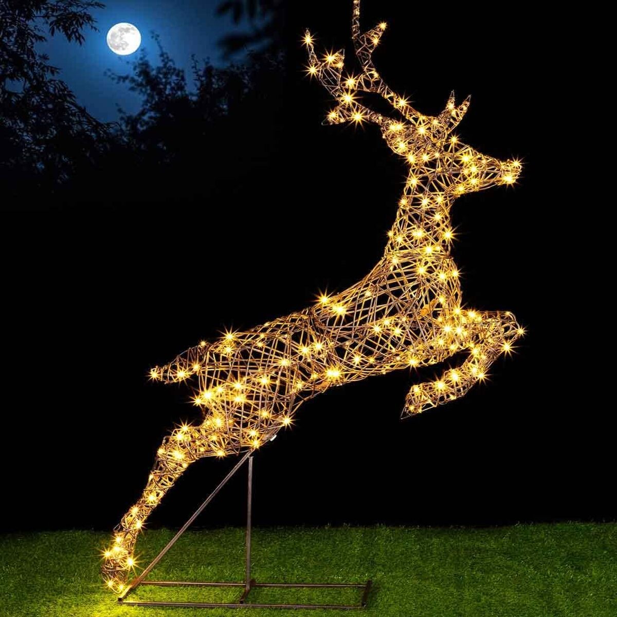 Renne lumineux en rotin et métal : un incontournable de Noël